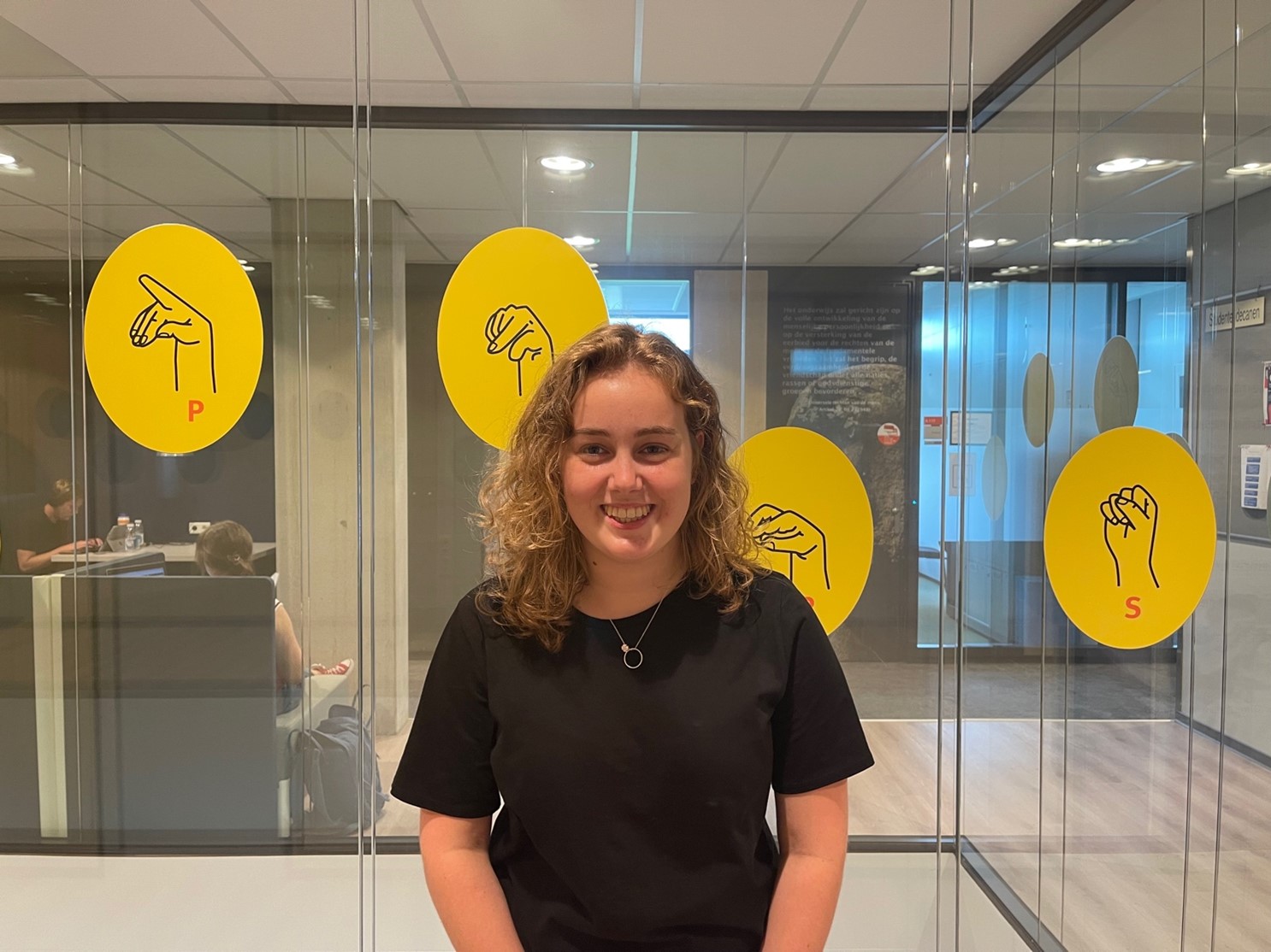 ‘Door mijn favoriete artiest studeer ik nu gebarentaal' - Trajectum